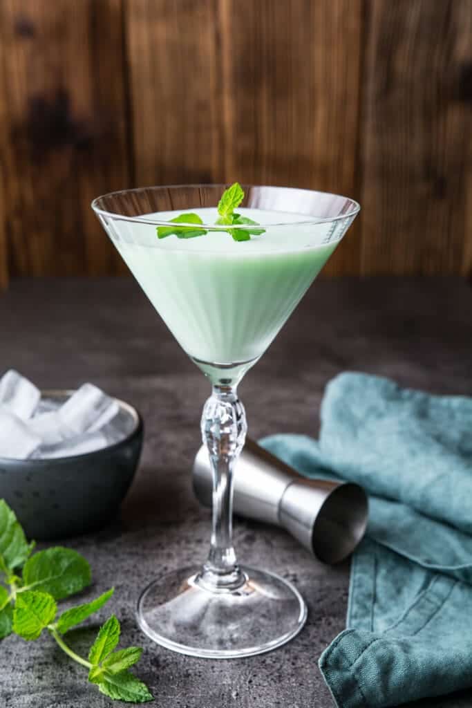 Delicious Grasshopper Cocktail - Twist and Toast