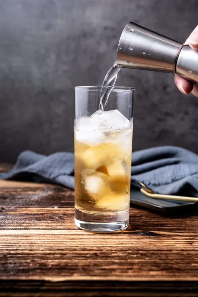 7 & 7 Cocktail - Twist and Toast